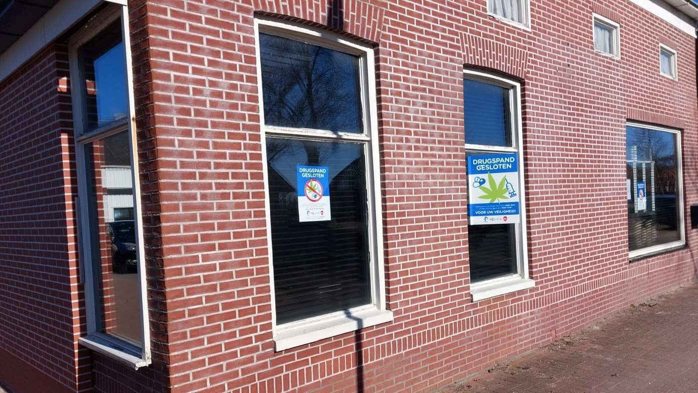 Gemeente Pekela sluit woning na ontdekken hennepkwekerij